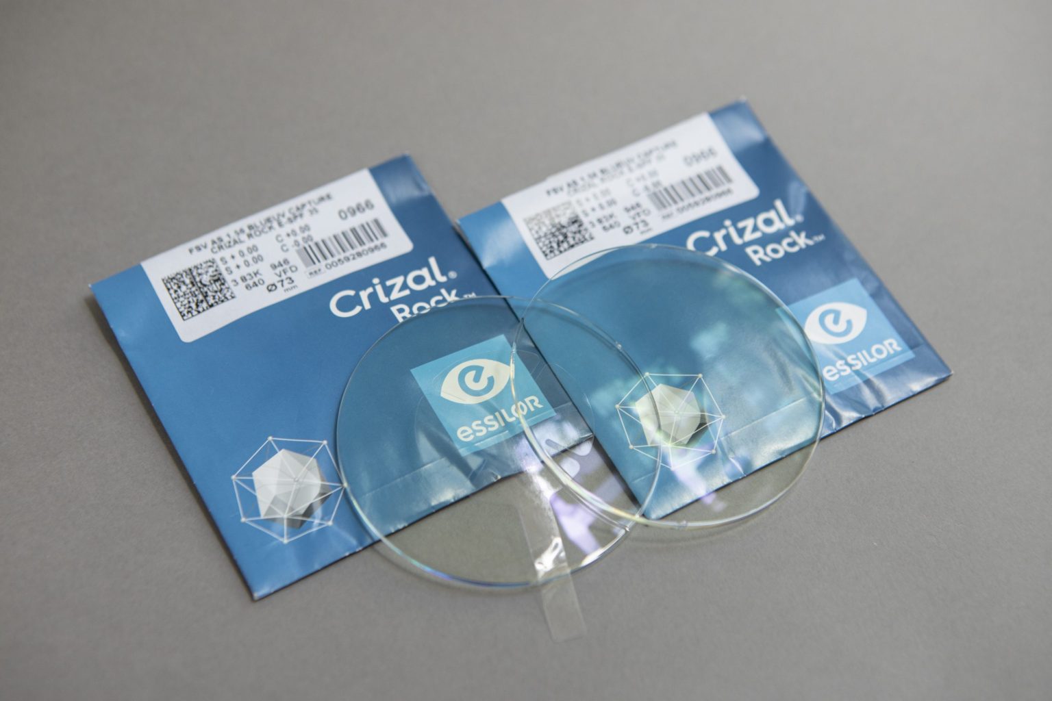 Tròng kính Essilor Crizal Rock Blue UV - 1.56 chính hãng